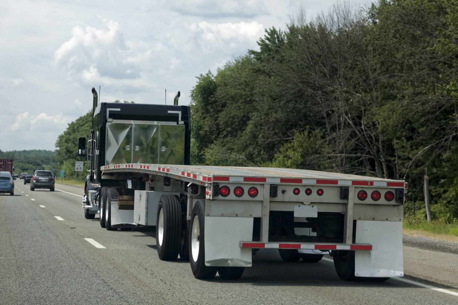 Jenis Truk Trailer yang Sering Digunakan untuk Mengirimkan Barang